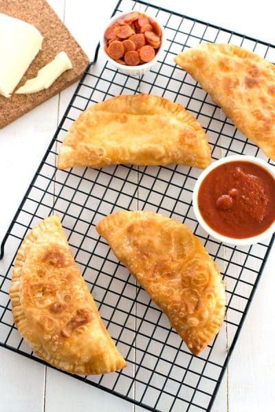 Pizza Empanadas (Empanadillas de Pizza) | Kitchen Gidget